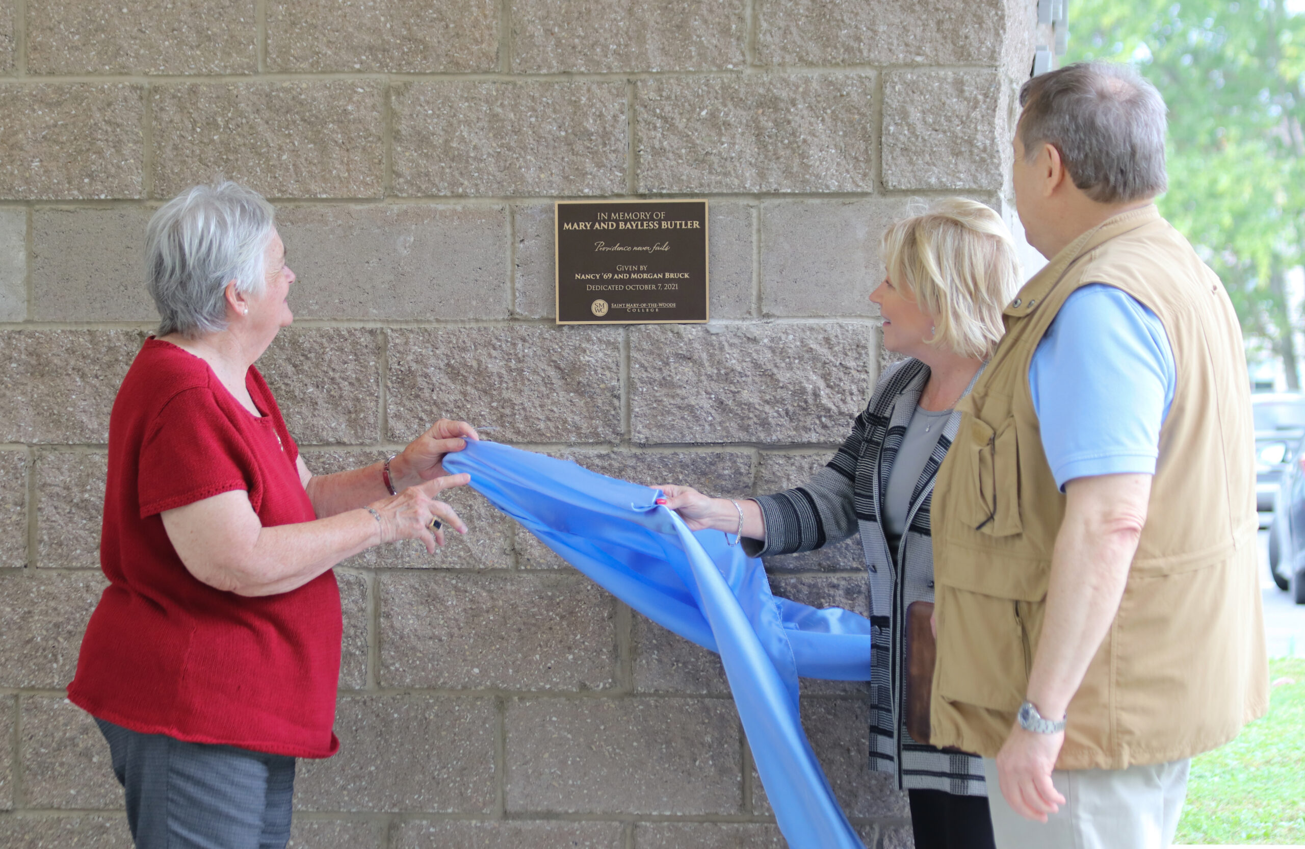 Butler Classroom dedicated as new outdoor space - SMWC